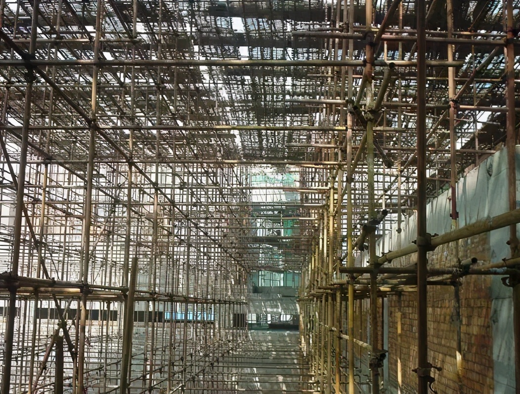 How did the bowl buckle scaffolding go from being a leader in the ...