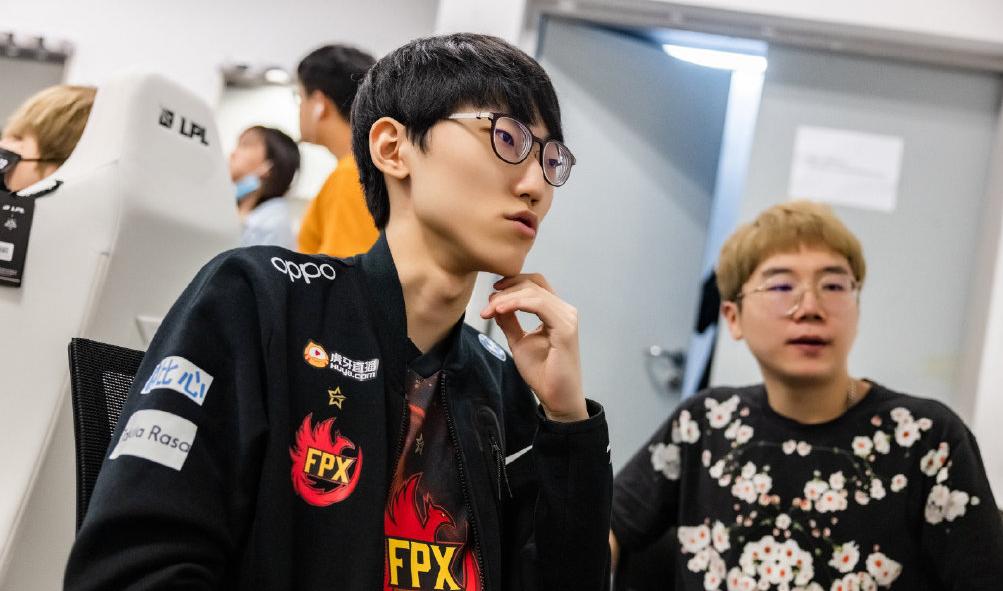 G2 coach predicted the LPL semi-final list, FPX defeated RNG to win the championship, EDG could ...
