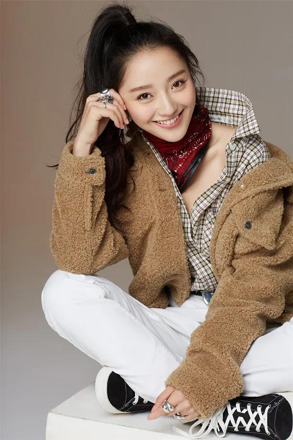 Young and beautiful actress Xiao Yan - iNEWS