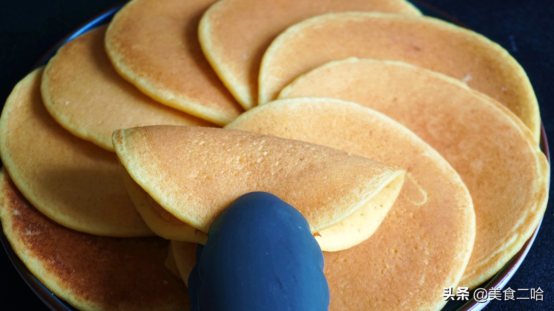 The coarse grain cake is really delicious, the 80-year-old grandmother ...