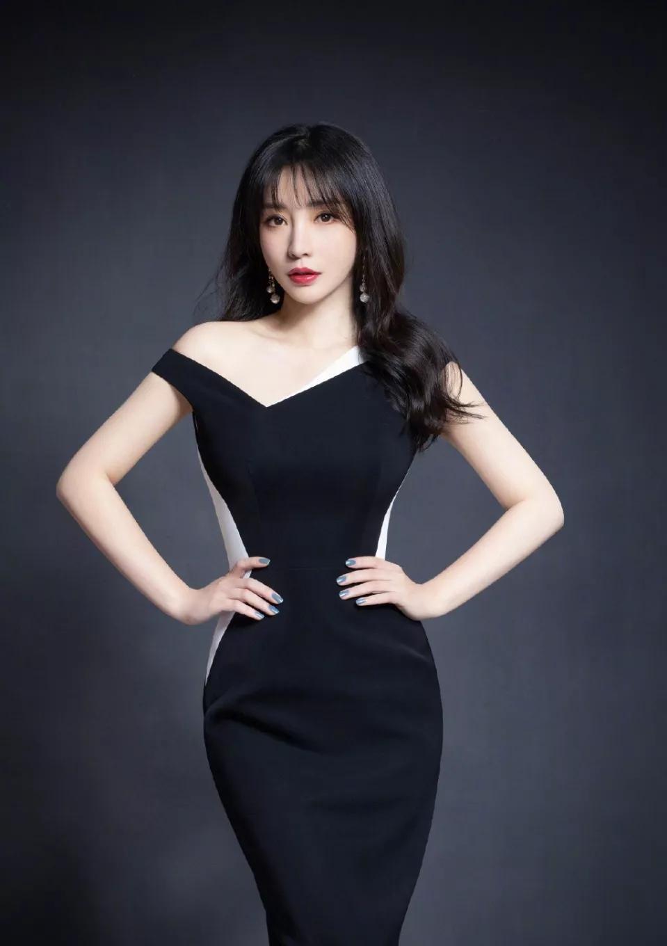 Liu Yan: Photo Album - iNEWS