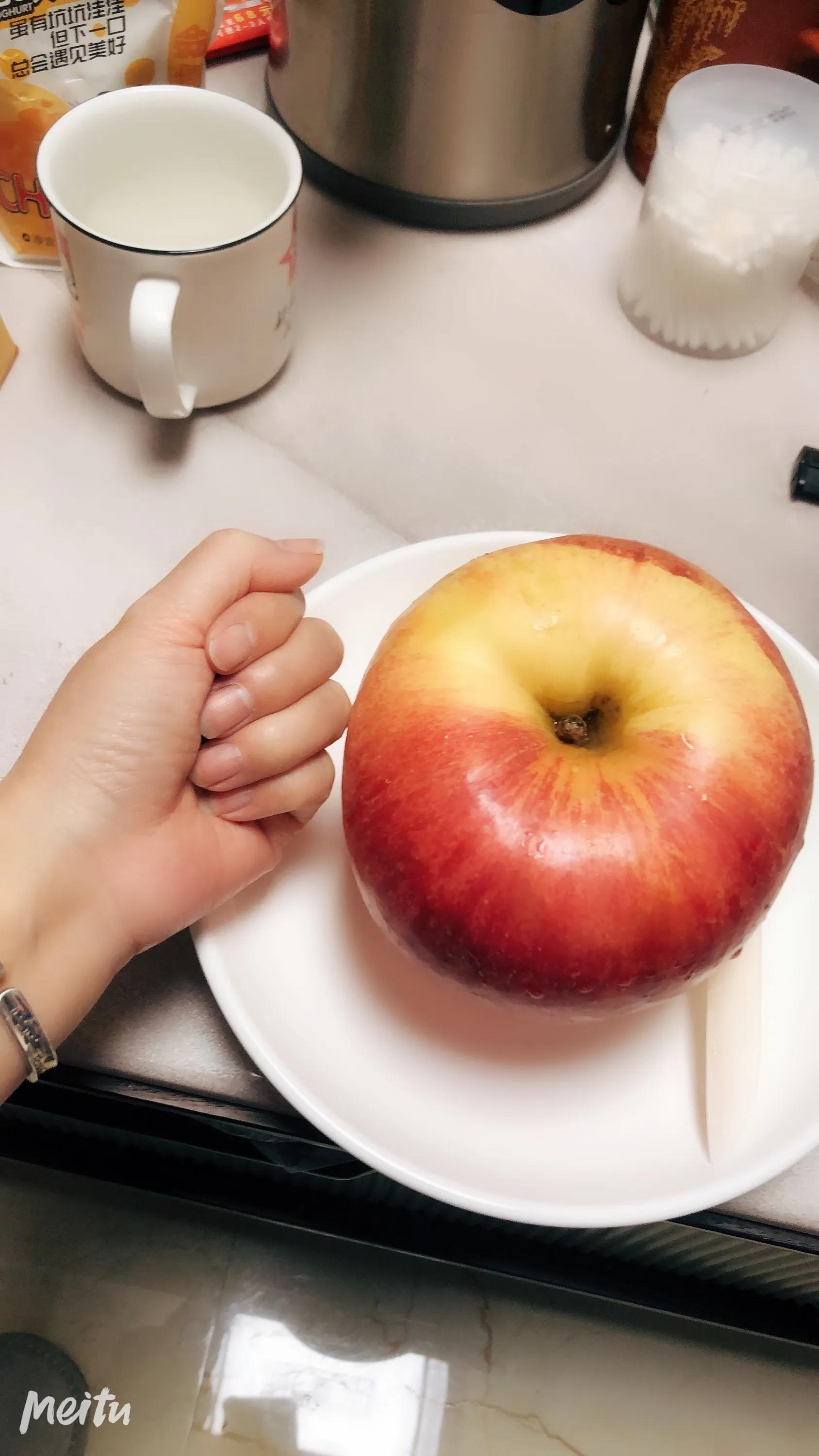 I have eaten a super big apple, it shocked me, I don't believe it, just ...