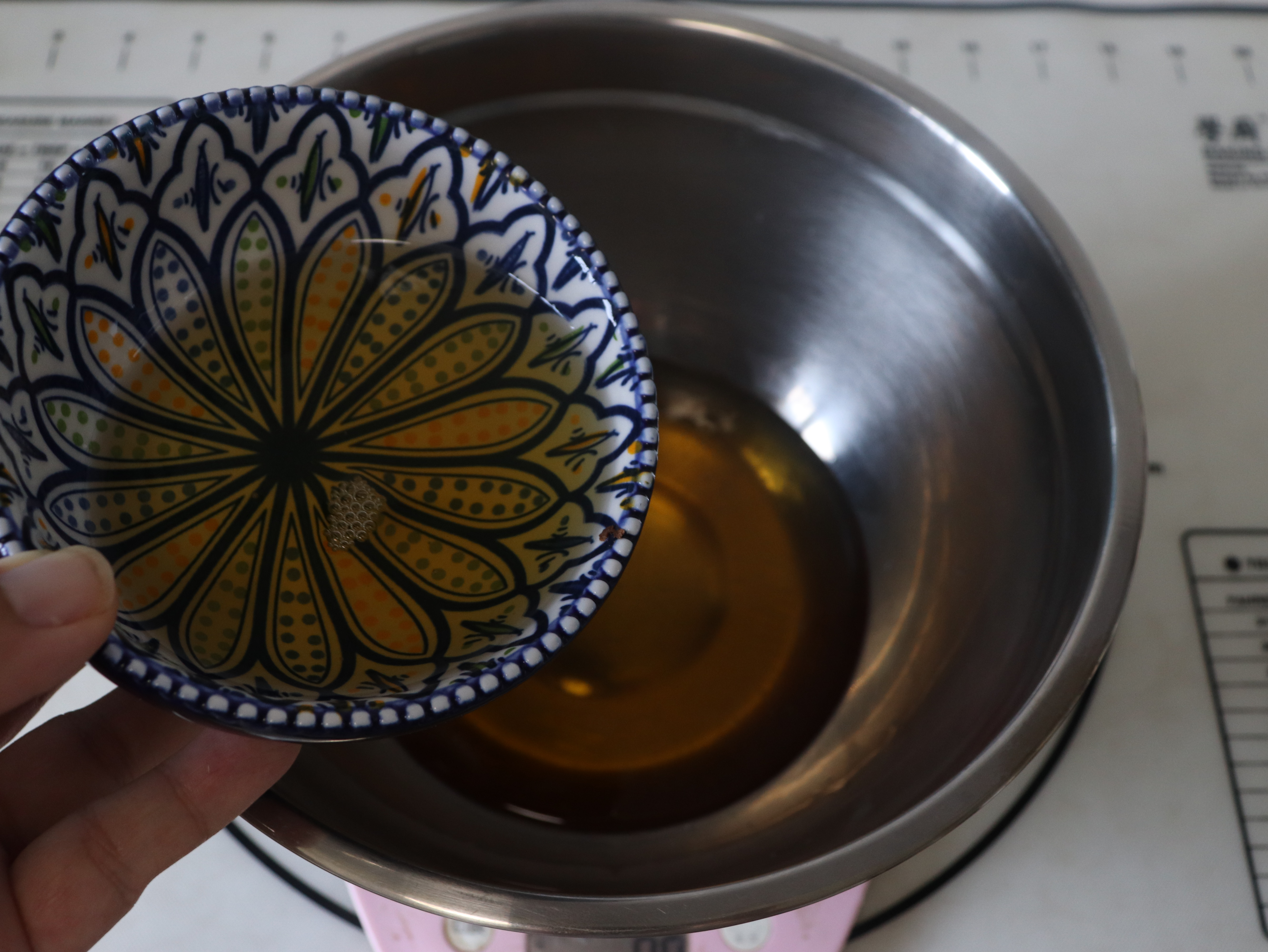 Classic Cantonese-style mooncakes, clear lines and quick oil return ...