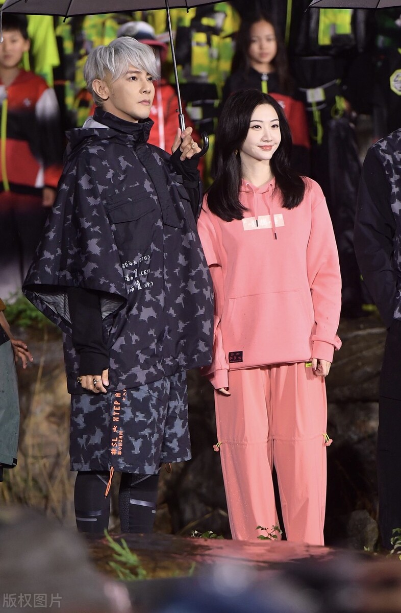 Jing Tian pink sweater suit casual and sweet - iNEWS