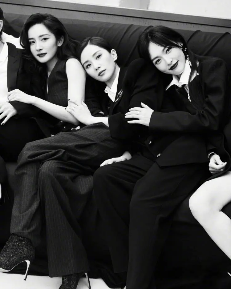 After 12 years of breaking up, Hu Ge and Xue Jianing framed the same ...