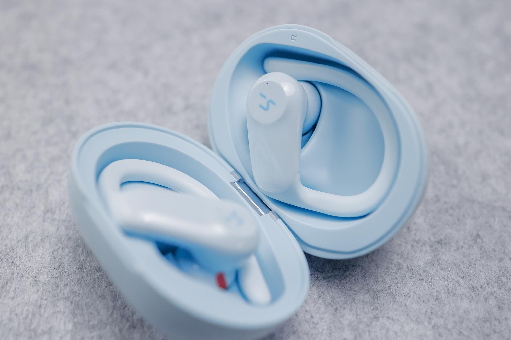 A true wireless bluetooth headset specially designed for sports, HAKII ...