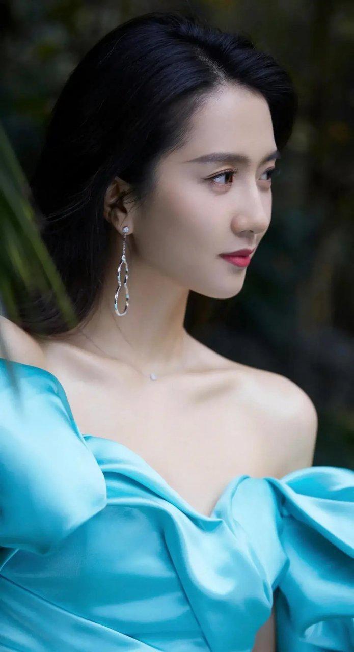 The charming Xu Lingyue - iNEWS