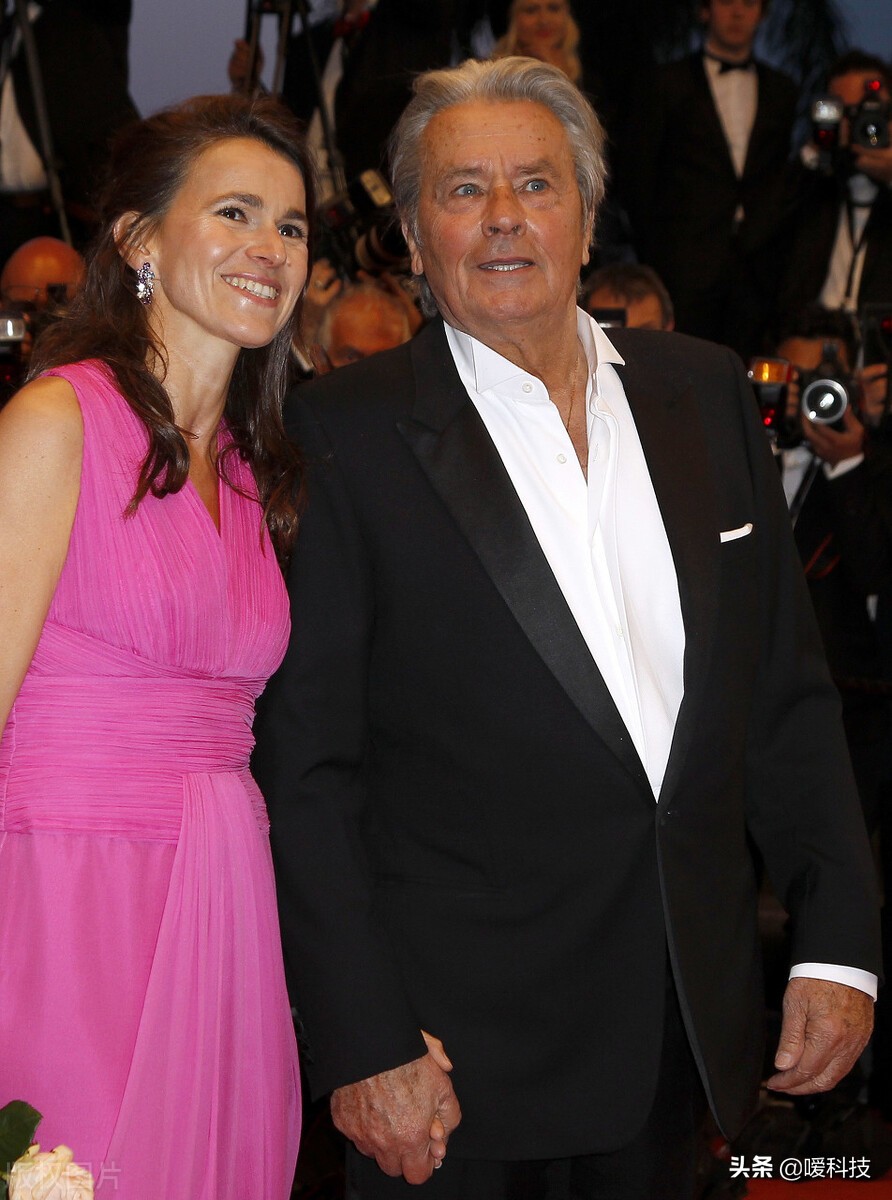 Alan Delong, a beautiful man, with beautiful beauties around him, why ...