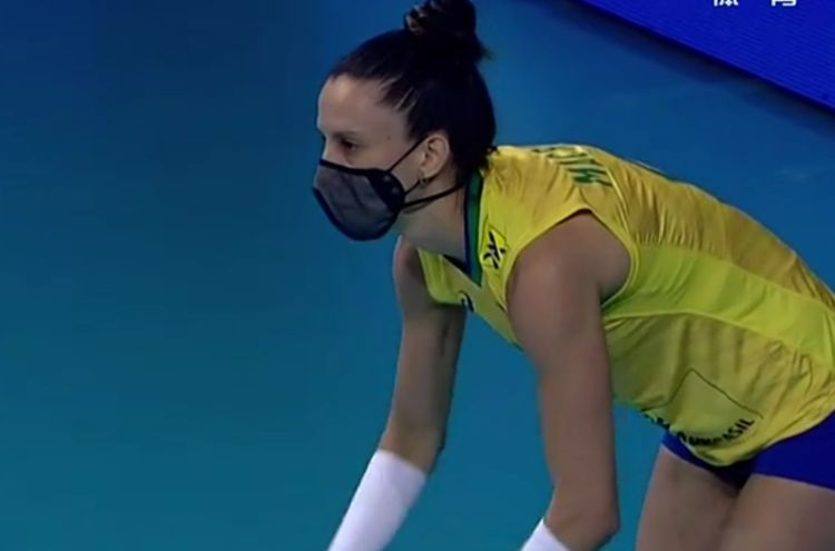 Rare scene!The Brazilian women's volleyball master setter wore a mask ...