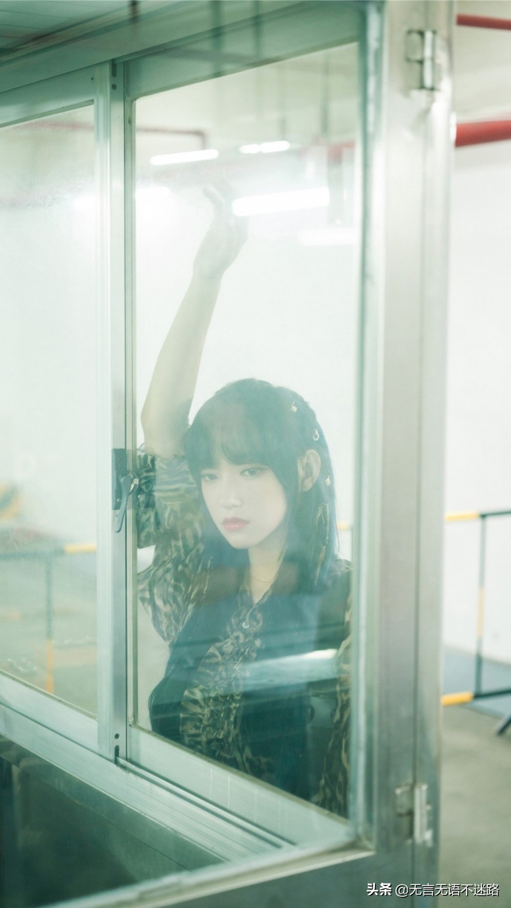 Miss Cheng Xiao, leopard print miniskirt, long-legged hot girl look ...