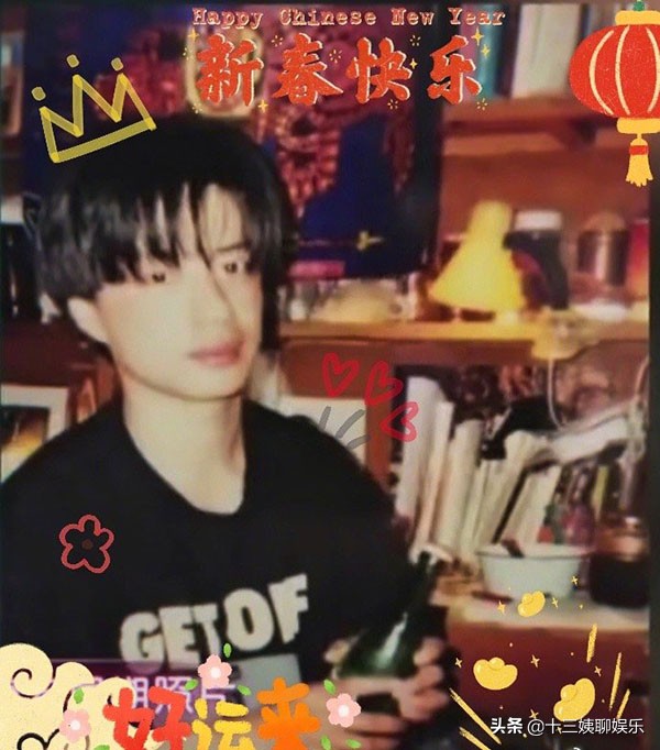 Duan Yihong stunned fans by taking selfies late at night, the real ...