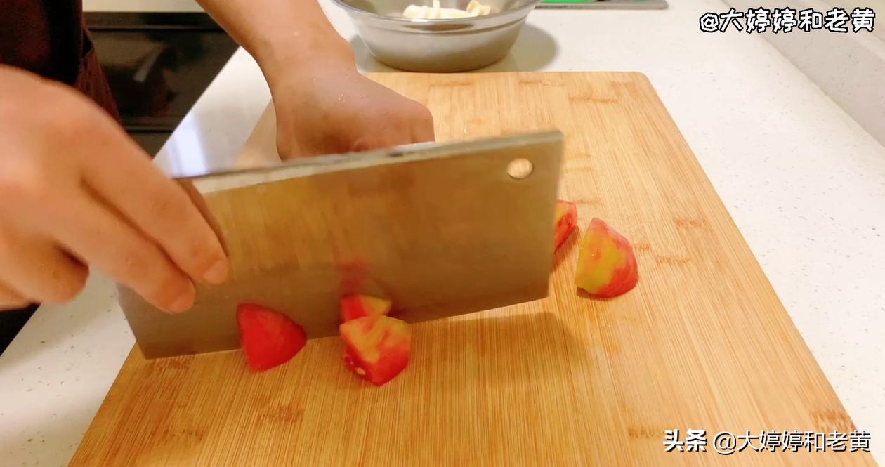 Three steps to make a loofah omelette soup with delicious soup and ...