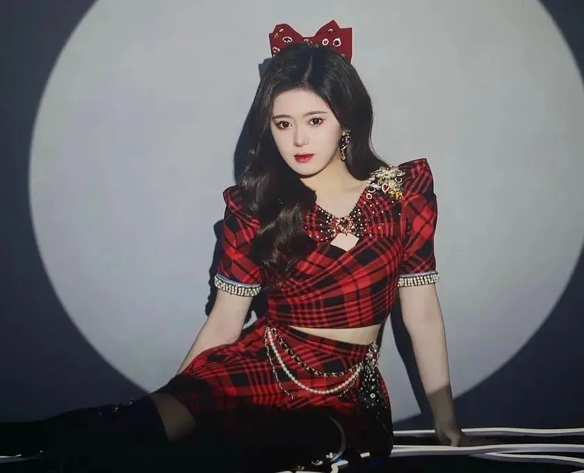 Little gossip, Guan Xiaotong, AB, Ju Jingyi - iNEWS