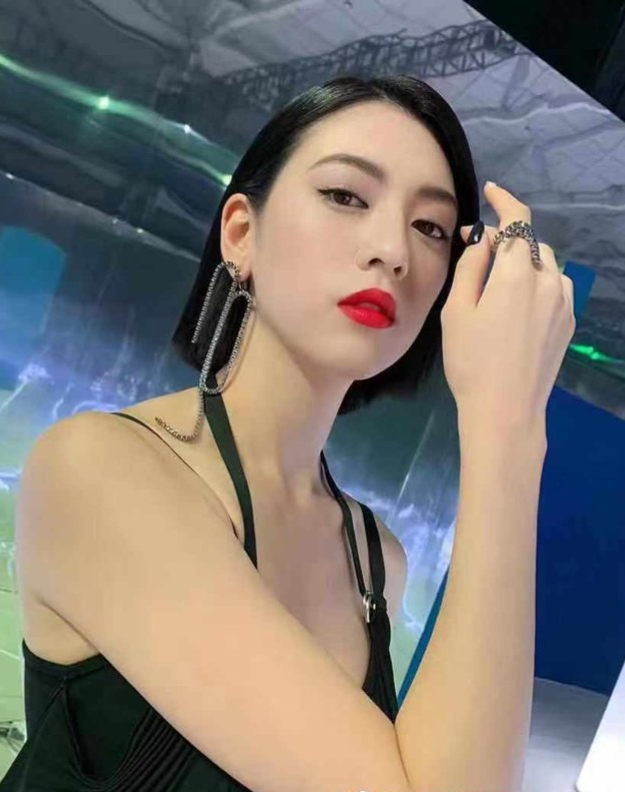 Zhou Tianwang MV Queen Heroine-Sanji Ayaka "Meitu" - iNEWS