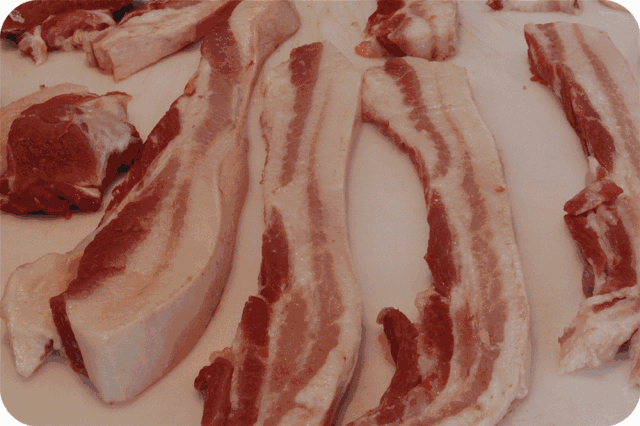 How to make small crispy pork delicious?Master these skills to ensure ...