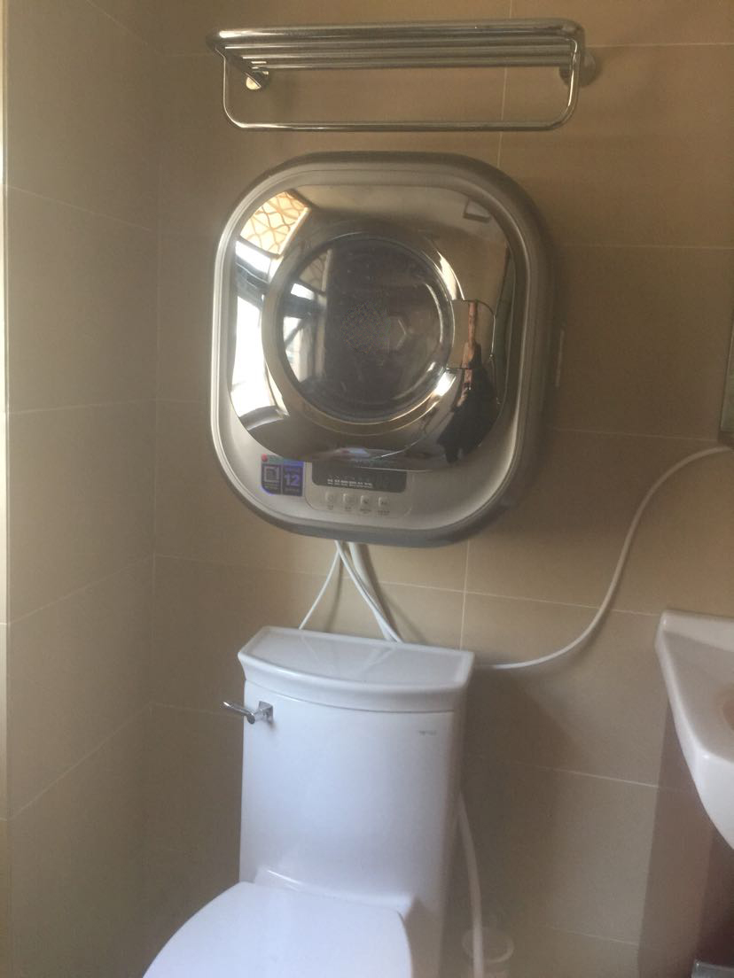 This is too saving, don't put the washing machine on the balcony wall ...