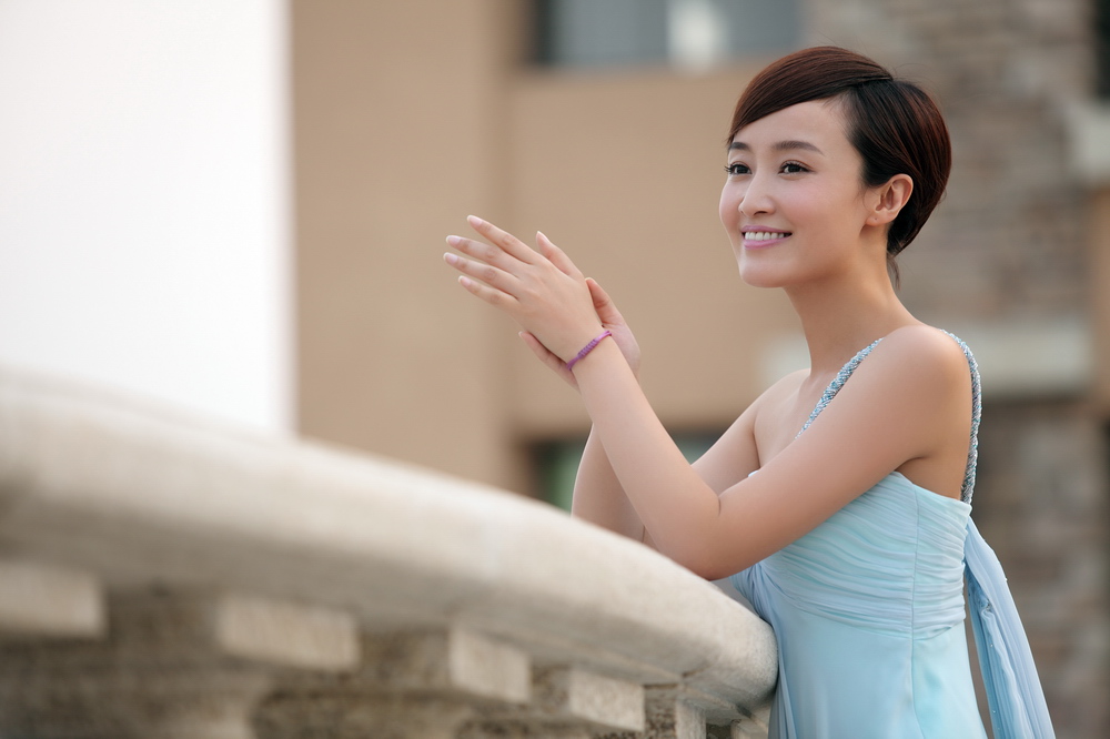 "National Goddess" Zhao Ziqi: hosted the Spring Festival Gala at the ...