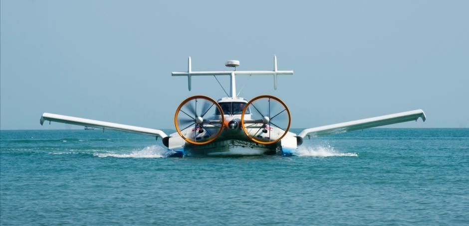 "Flying ship" made in China?Flying 1 meter above the water, how many ...