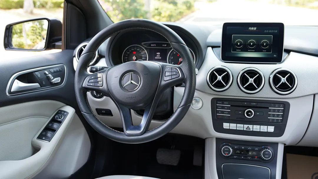 The car is small and has a large space, and the appearance ...