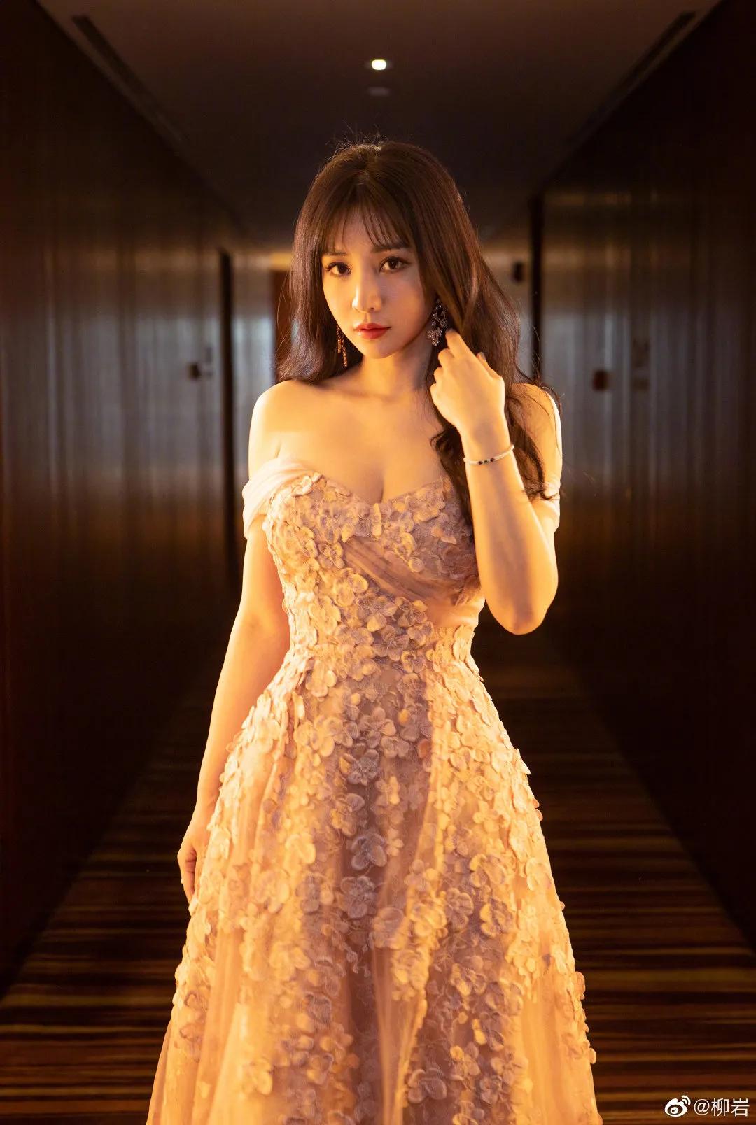 Sexy Goddess Liu Yan Inews