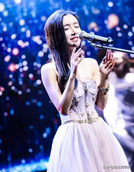 Chen Yifa showed his face live, appeared on a foreign platform "first ...