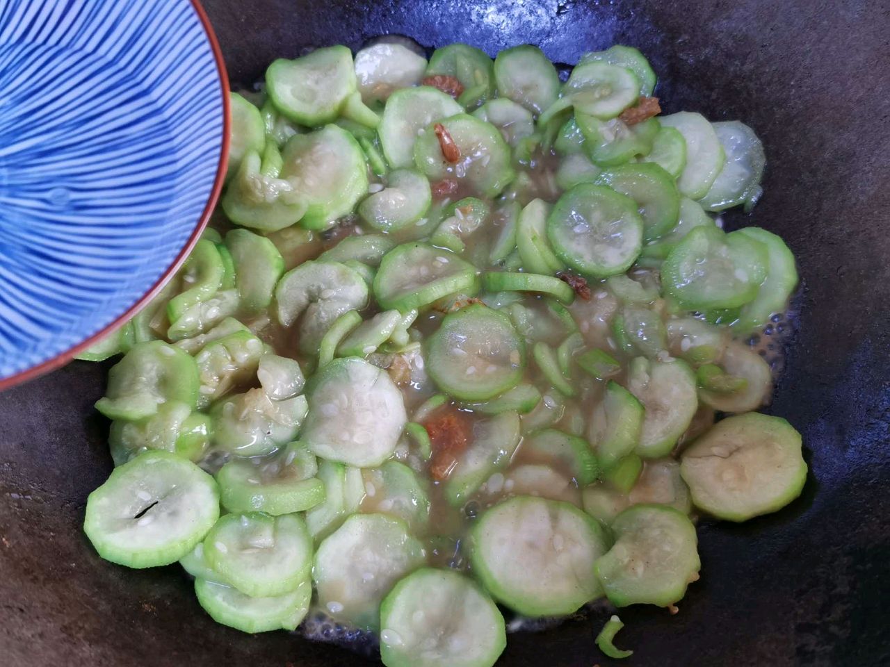 Stir-fried loofah that is more delicious than meat, with sufficient ...