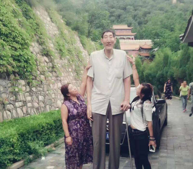 China's first male giant Bao Xishun: He did not listen to the doctor's ...