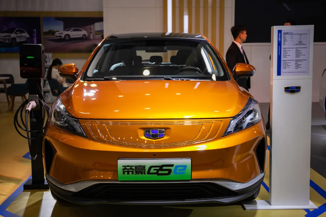 Li Shufu is anxious, Geely fierce the throttle - iNEWS