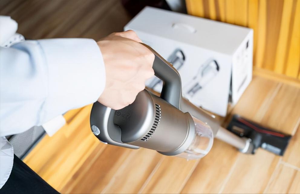 The new black technology Ruimi NEX VX vacuum cleaner, sucking and ...