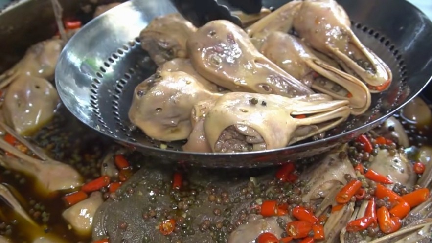 The guy in Xi'an studied the recipe for two years. The secret duck head ...
