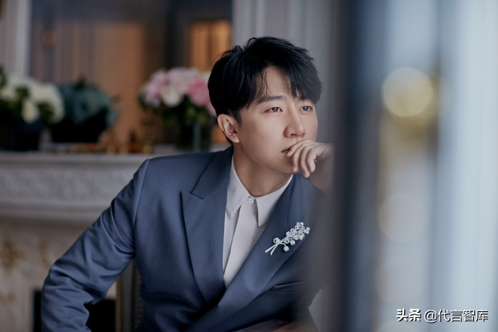 Huang Xuan opened the domineering mode in October and released three ...