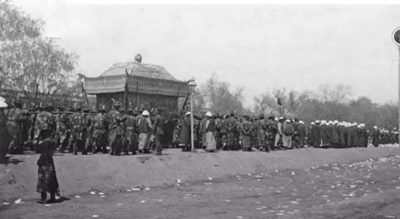 After the death of Empress Dowager Cixi, the body was placed for a year ...