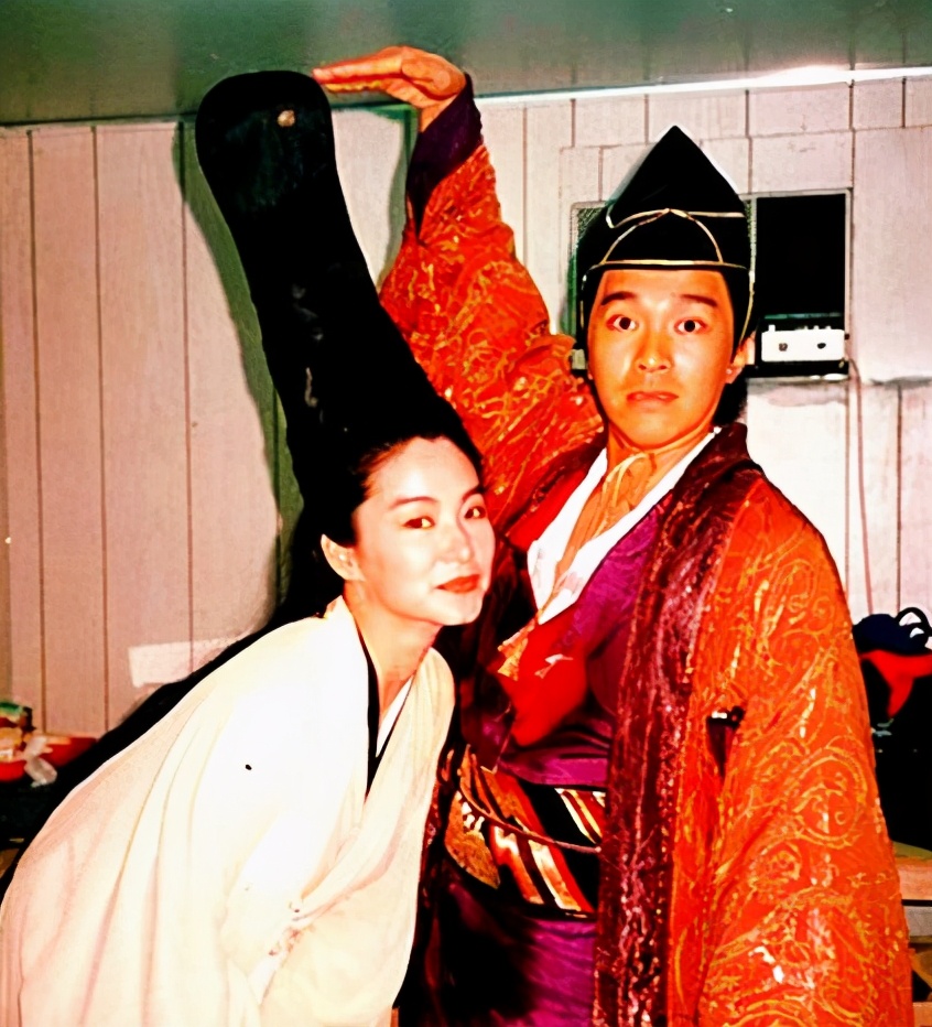 In the new "Deer and Ding Ji" 7 wives and one face, look at Stephen ...