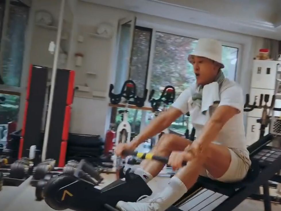 Singer Mao Ning posted a fitness video, his body tendons are not like ...