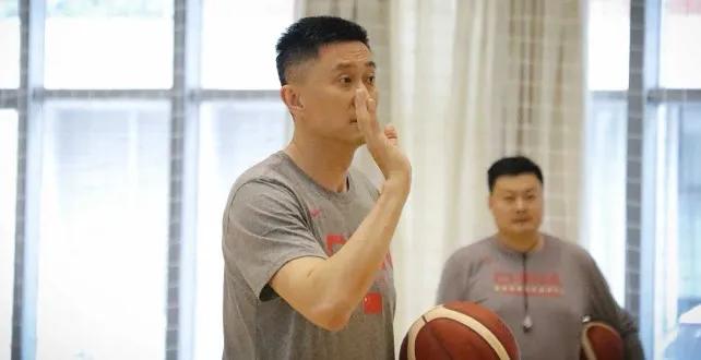 The 12-man roster has changed!Zhou Qi was besieged again, Zeng Fanbo ...