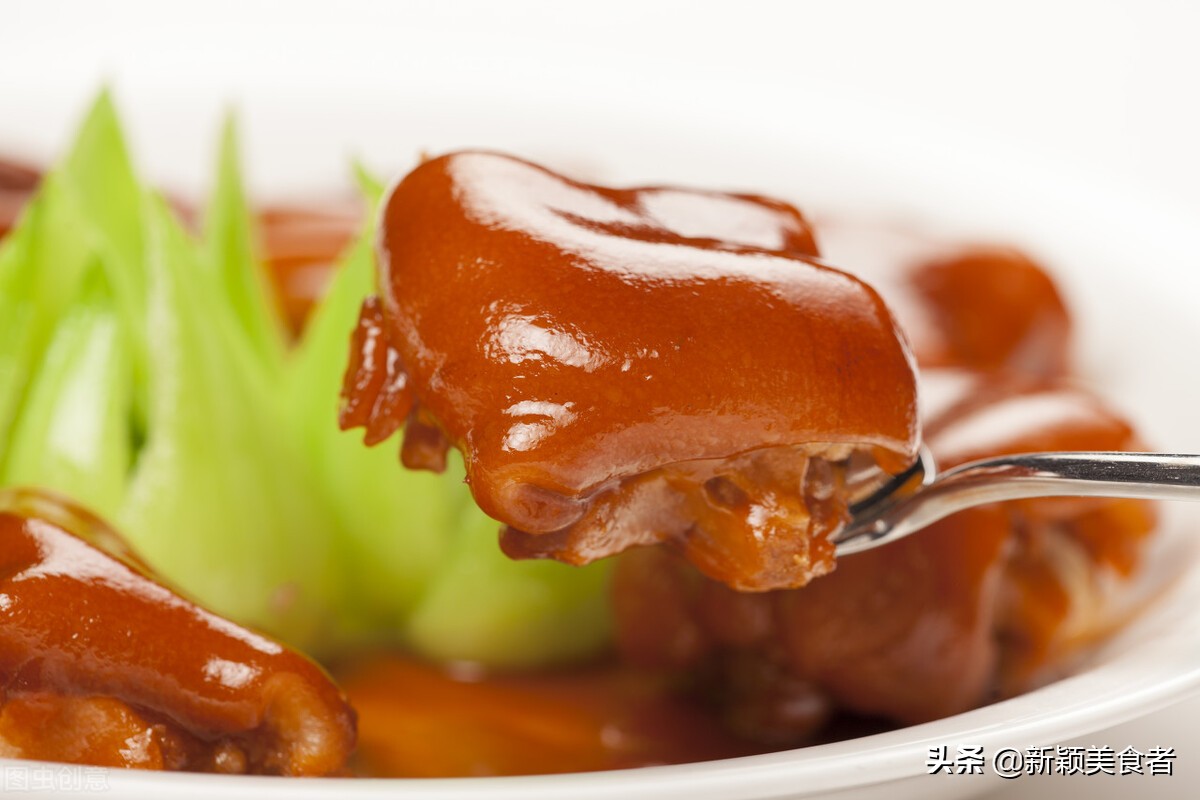 Everyone's favorite dish of pork knuckles is rich in collagen, smooth ...