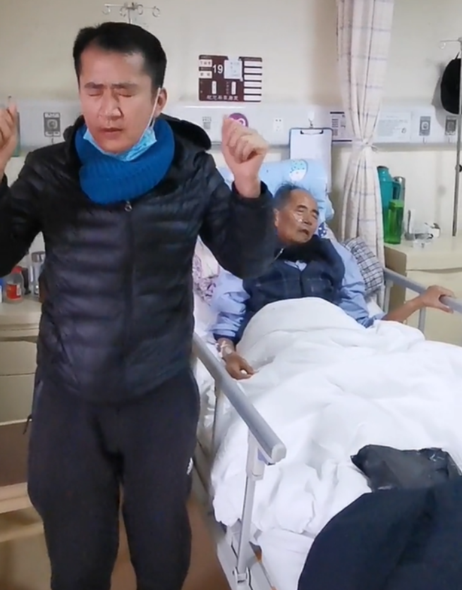 Li Jiaming, the old opera bones, is a hot dance in the ward. He was ...