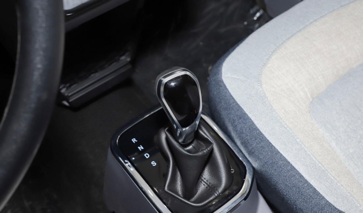 Another mini-electric car, Lingbao COCO top equipped with glory version ...