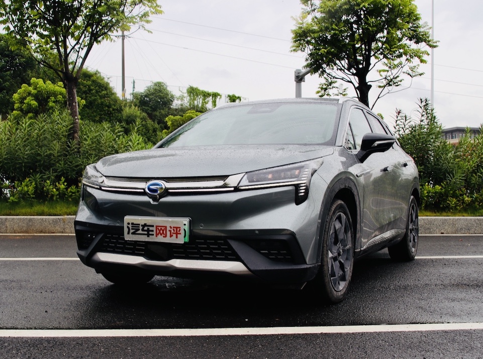 Static comparison: SAIC Volkswagen ID.4 X collides with GAC Aion LX - iNEWS