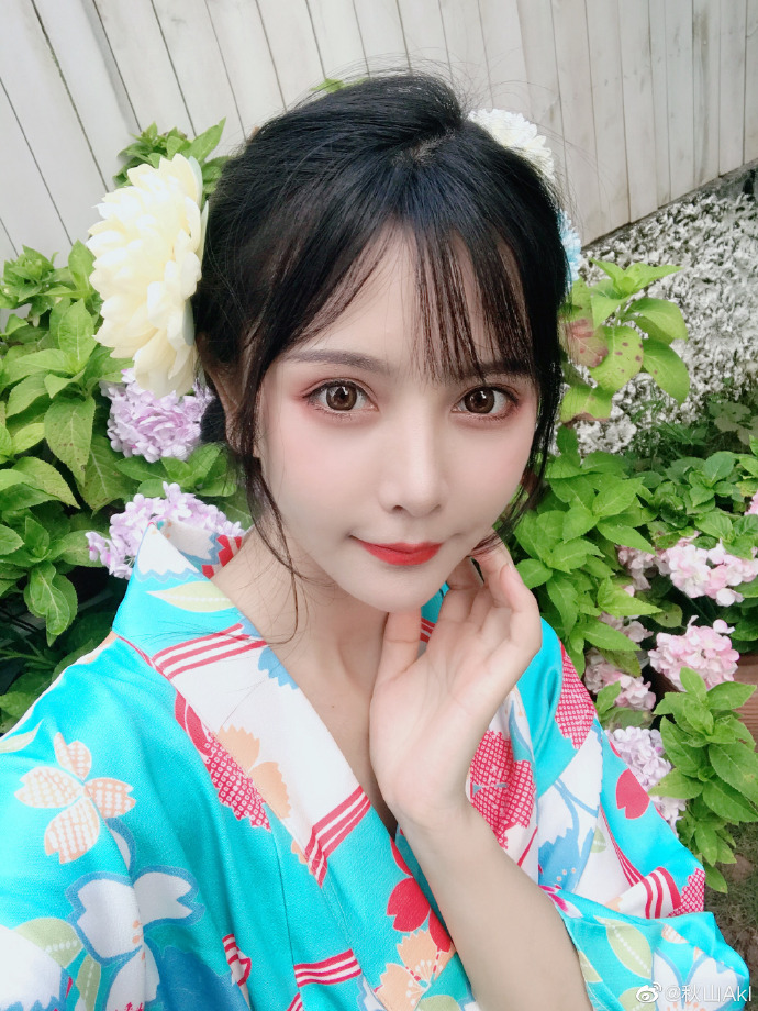 Coser Akiyama AkI_ Kimono Girl Dress Up - iNEWS