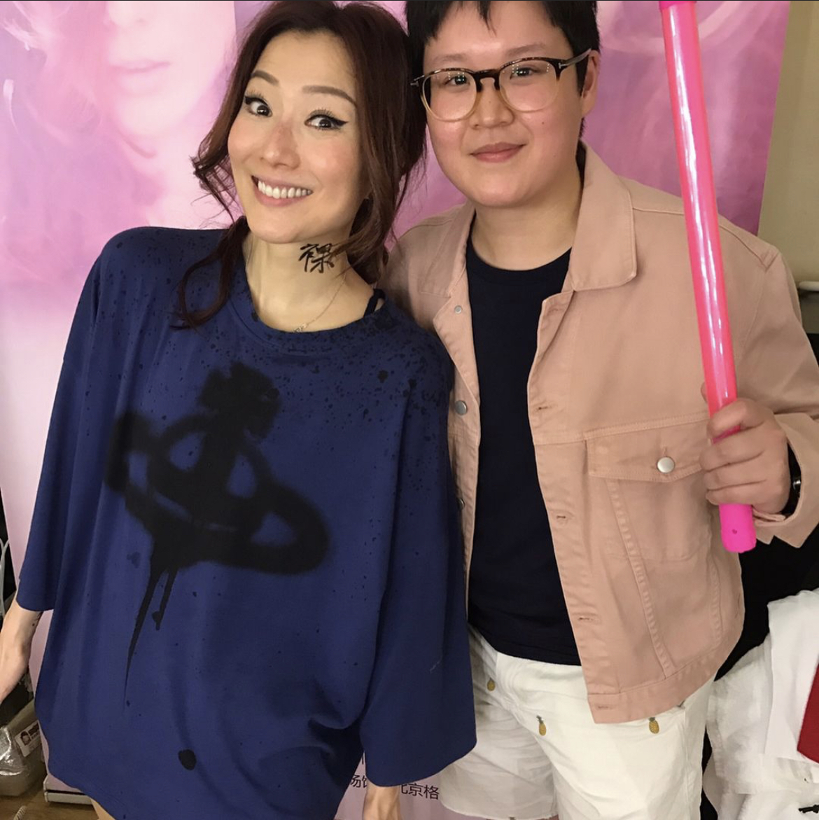 Tian Niu's mother and daughter are rarely in the same frame. - iNEWS