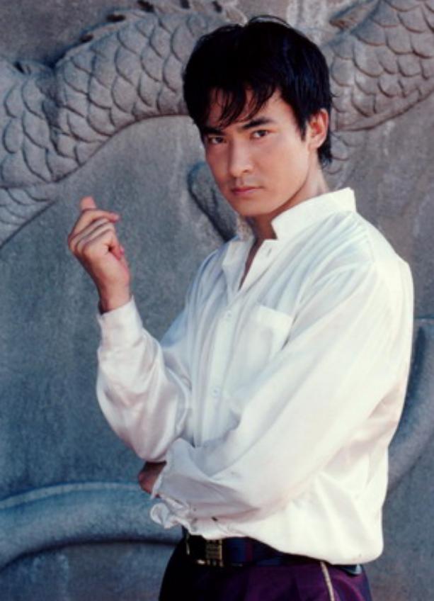 Childhood male god Yu Bo, played the heroine father in "Chong Zi", at ...