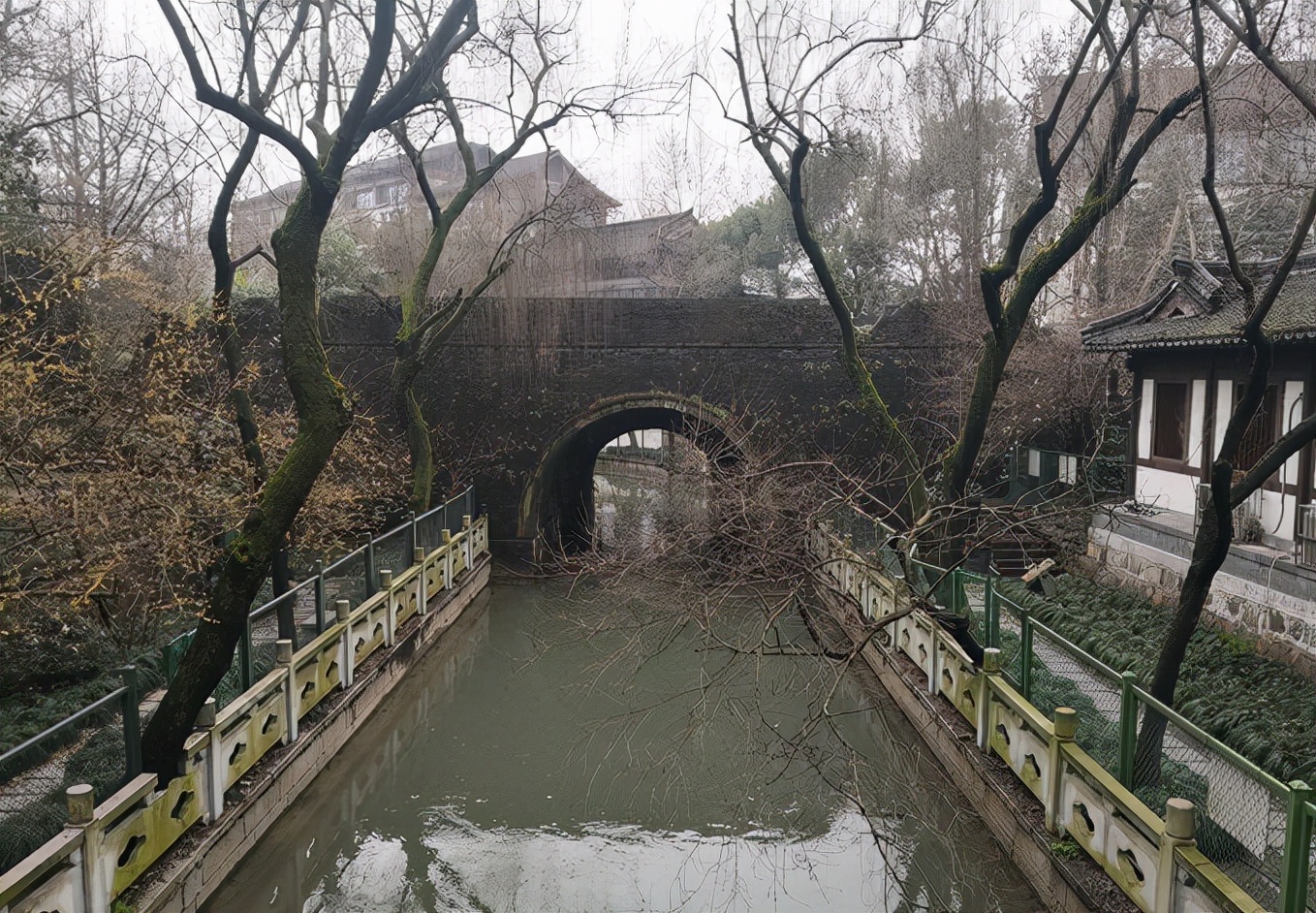 The only real ancient city gate in Hangzhou, guarding the canal ...