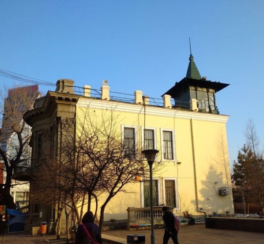 A rare old western-style building in Harbin with two colors and two ...