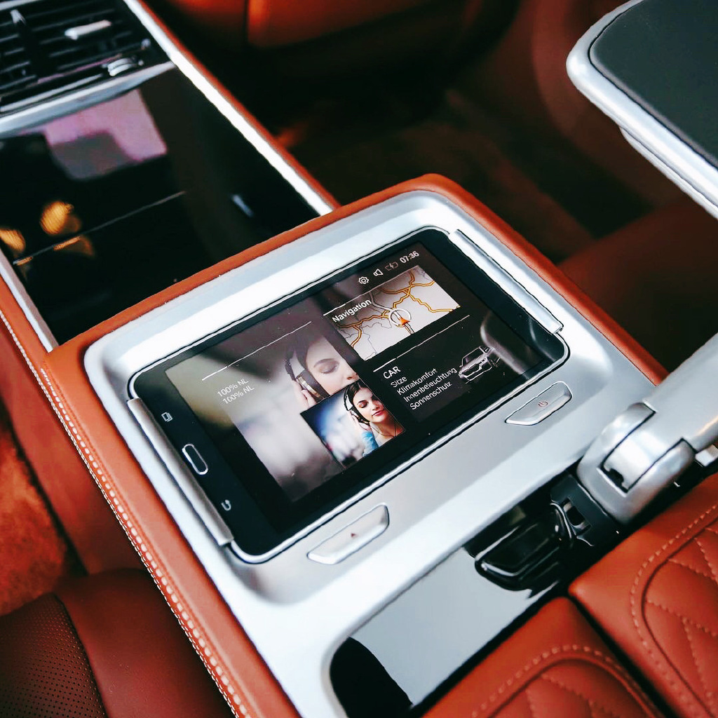 The D-class luxury car is driving very stylish and face-saving. A ...