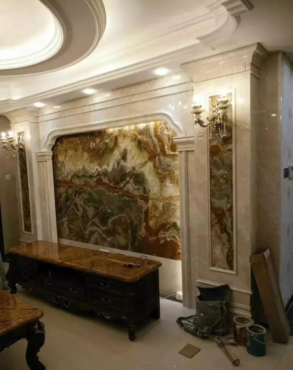 The nouveau riche flaunts that he is rich, and he decorates ...