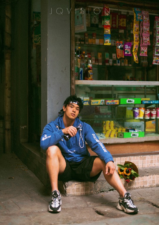 Brother Sunshine Zeng Haoran: Have a nice day alone - iNEWS