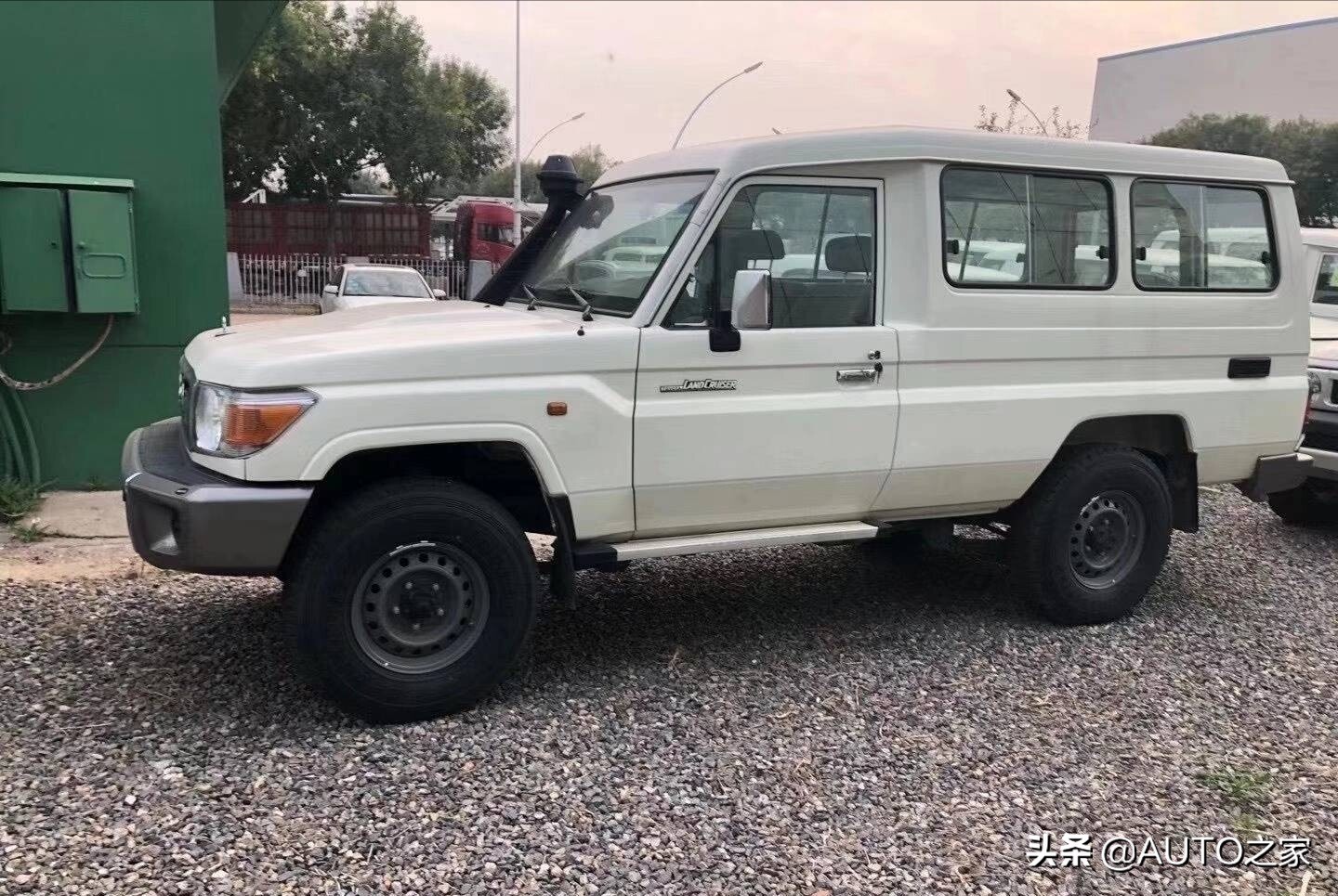 The most powerful Land Cruiser LC: 9 seats + four-wheel drive, over 5 ...
