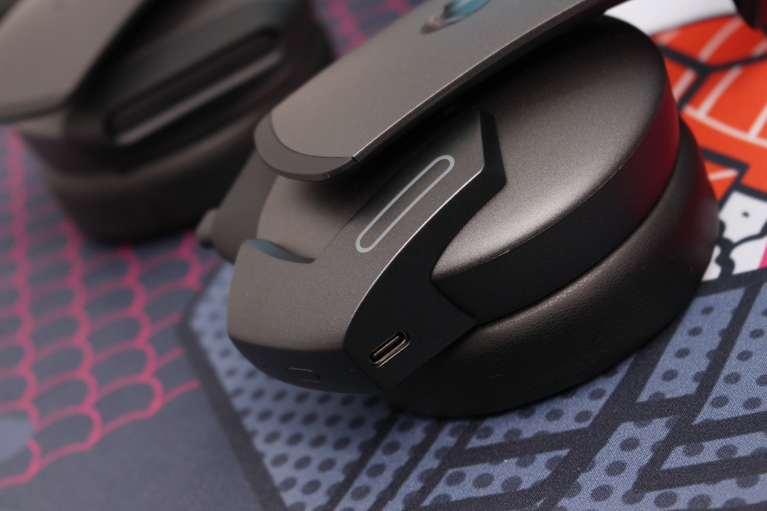 Alienware 510H gaming headset + AW521BR Bluetooth receiver out of the ...