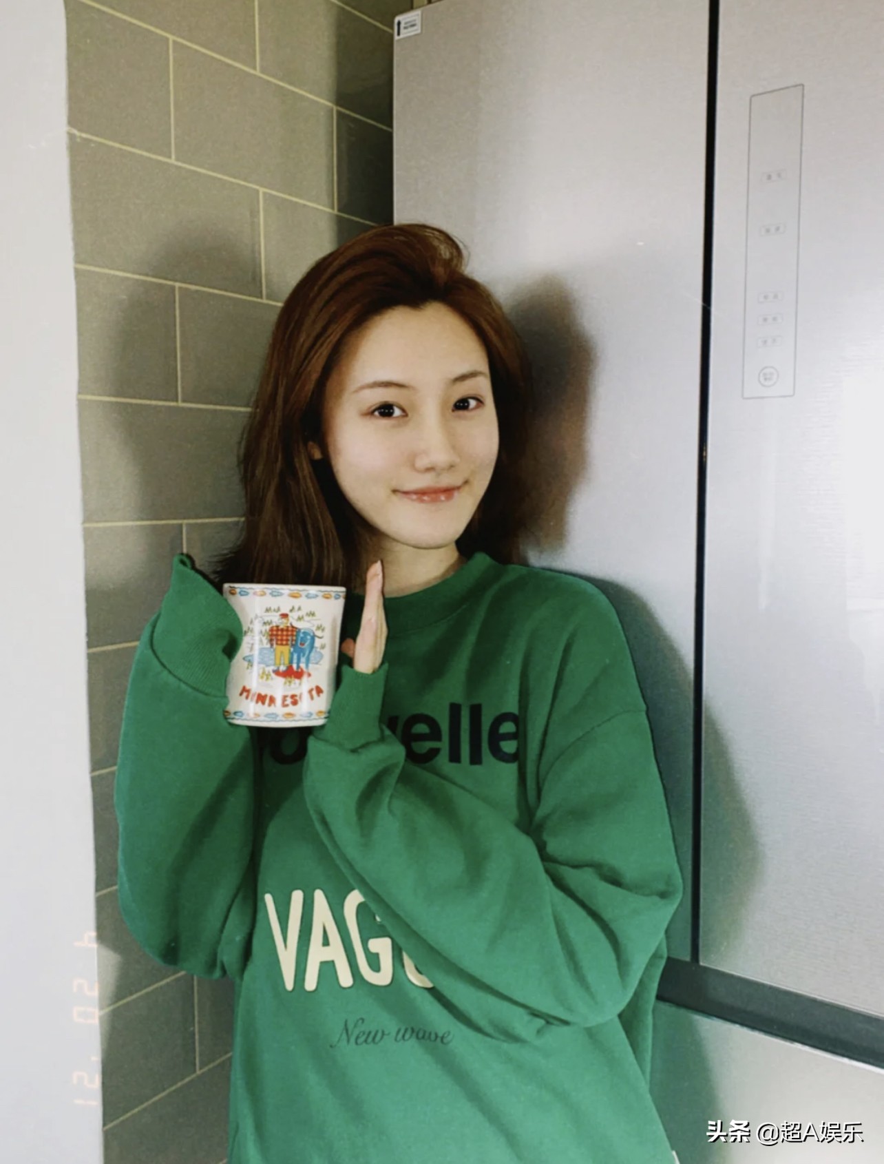 Actor Zhang Qiao'er takes you through the May Day retro style is a ...